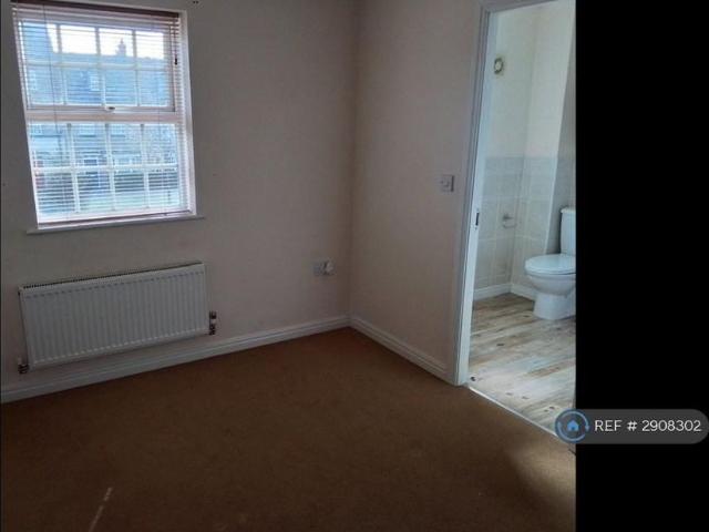 4 bedroom terraced house to rent