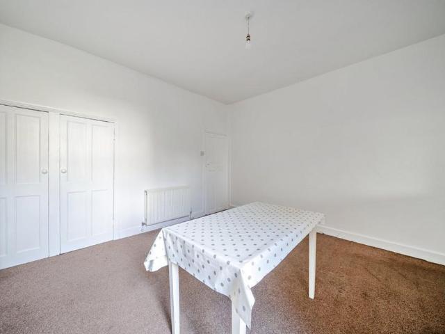 4 bedroom terraced house to rent