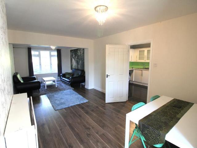 4 bedroom terraced house to rent