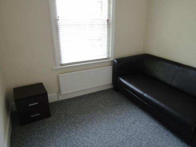 4 bedroom terraced house to rent