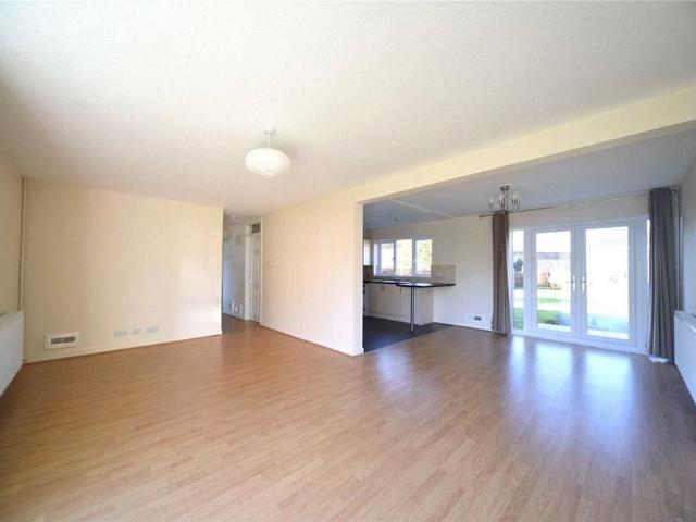 4 bedroom terraced house to rent