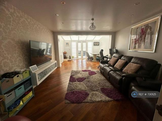 4 bedroom terraced house to rent