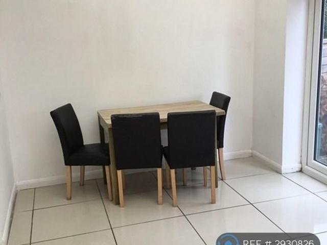 4 bedroom terraced house to rent