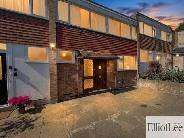 4 bedroom terraced house to rent