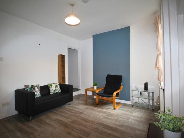 4 bedroom terraced house to rent