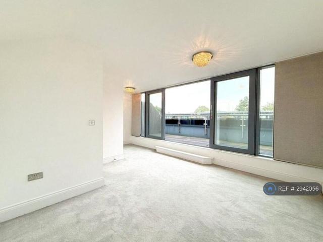4 bedroom terraced house to rent