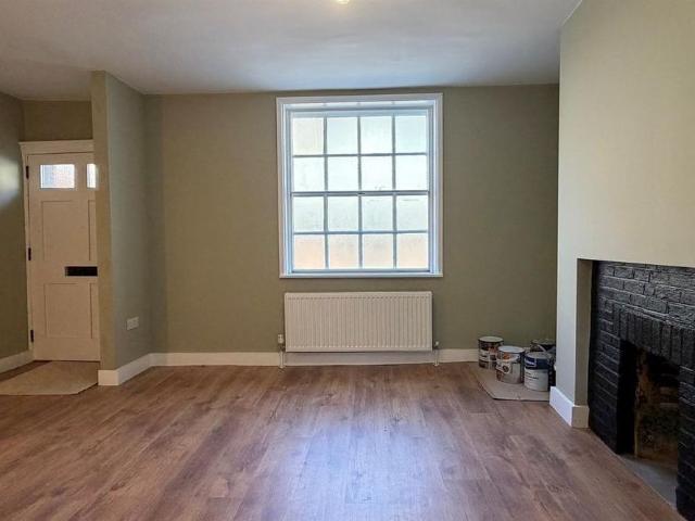 4 bedroom terraced house to rent