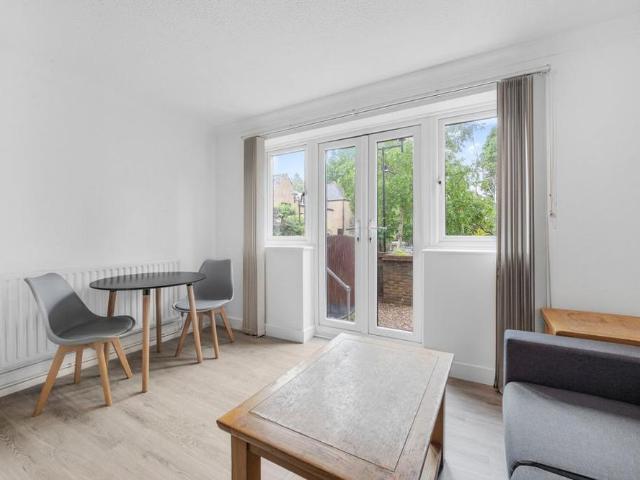 4 bedroom terraced house to rent