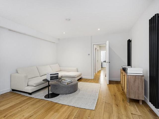 4 bedroom terraced house to rent