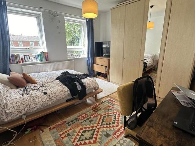 4 bedroom terraced house to rent