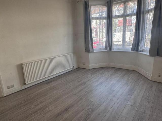 4 bedroom terraced house to rent