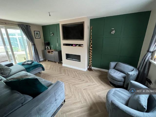 4 bedroom terraced house to rent