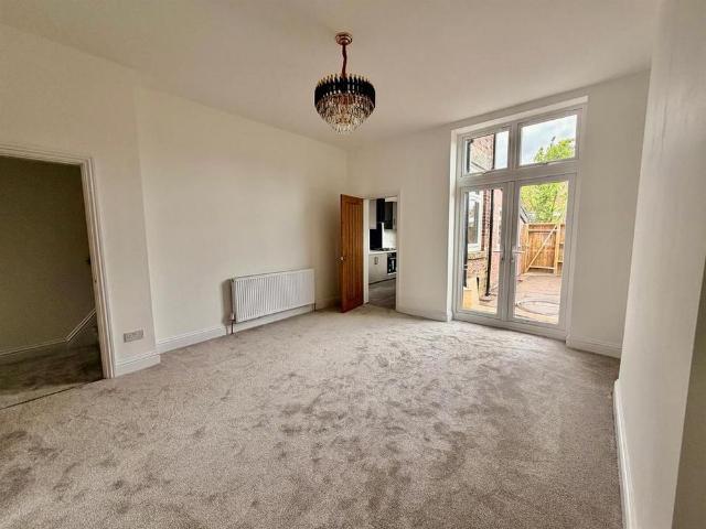 4 bedroom terraced house to rent