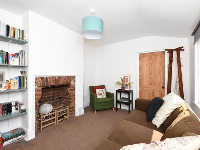 4 bedroom terraced house to rent