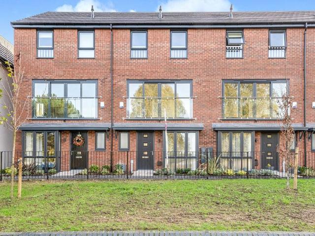 4 bedroom terraced house to rent