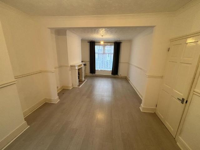 4 bedroom terraced house to rent
