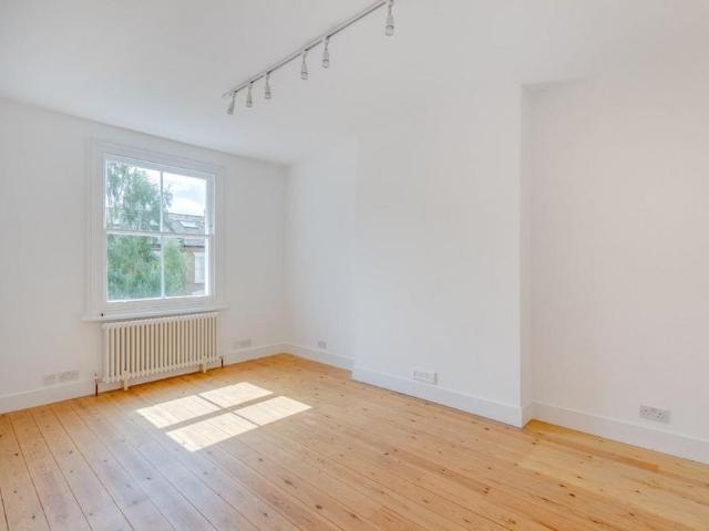 4 bedroom terraced house to rent