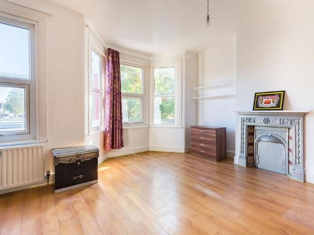 4 bedroom terraced house to rent