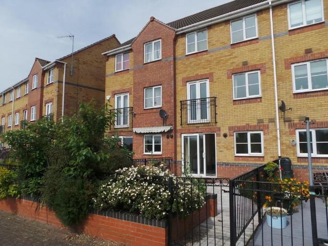 4 bedroom terraced house to rent