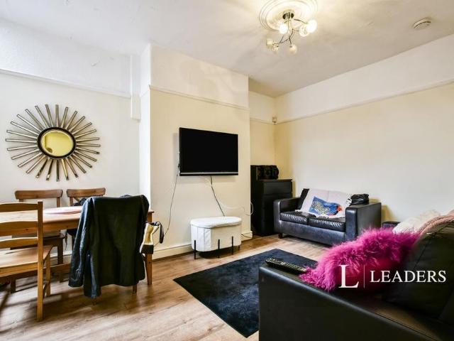 4 bedroom terraced house to rent