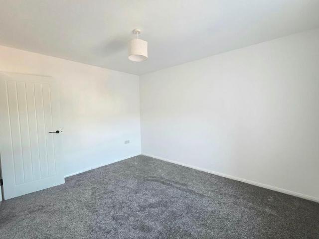 4 bedroom terraced house to rent