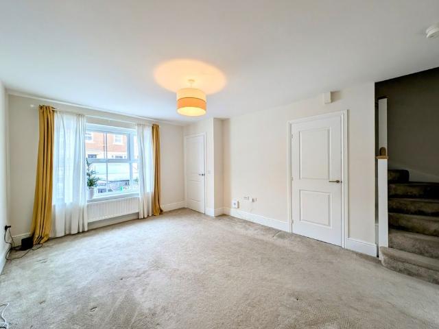 4 bedroom terraced house to rent