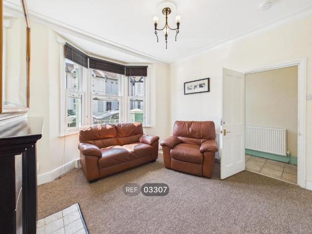 4 bedroom terraced house to rent