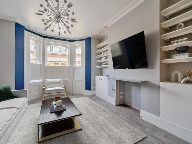 4 bedroom terraced house to rent