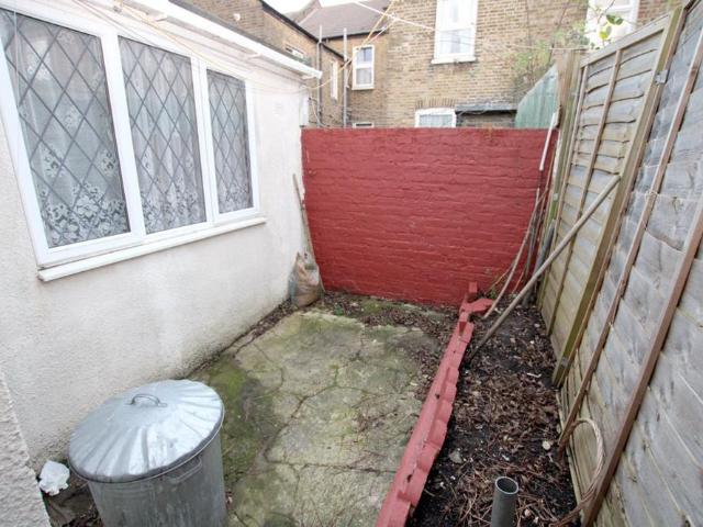 4 bedroom terraced house to rent