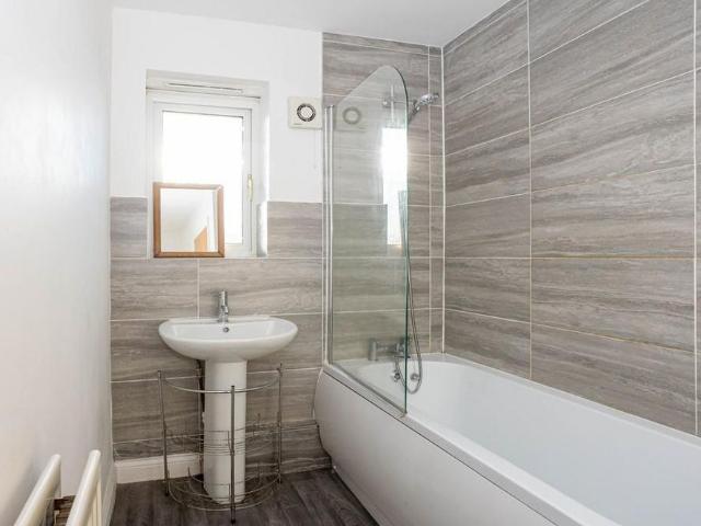 4 bedroom terraced house to rent
