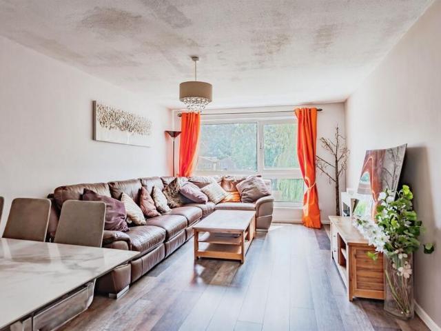4 bedroom terraced house to rent