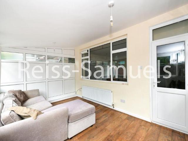4 bedroom terraced house to rent
