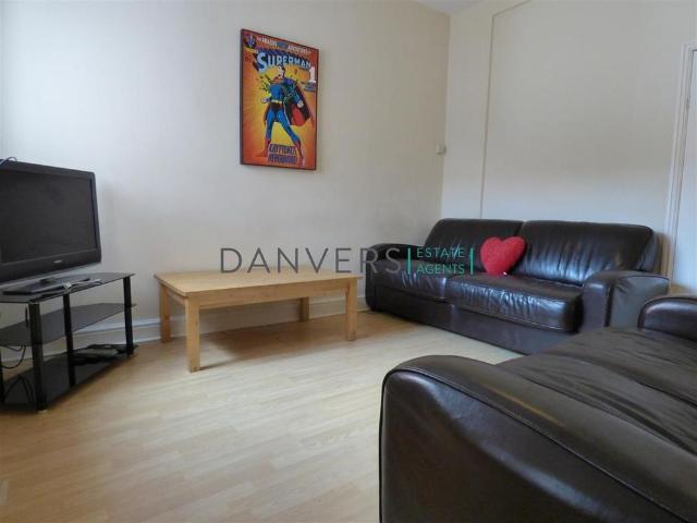 4 bedroom terraced house to rent