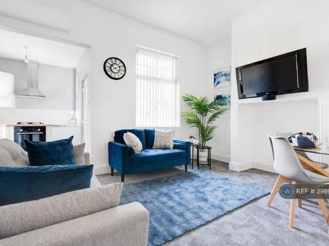 4 bedroom terraced house to rent