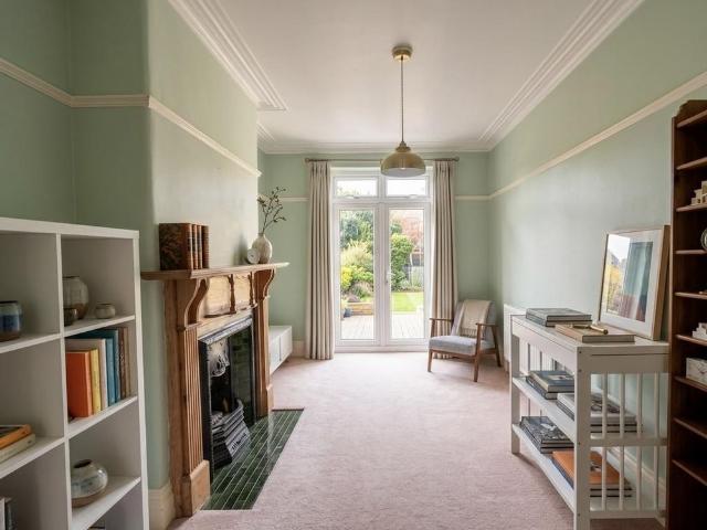 4 bedroom terraced house to rent