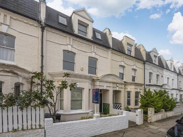 4 bedroom terraced house to rent