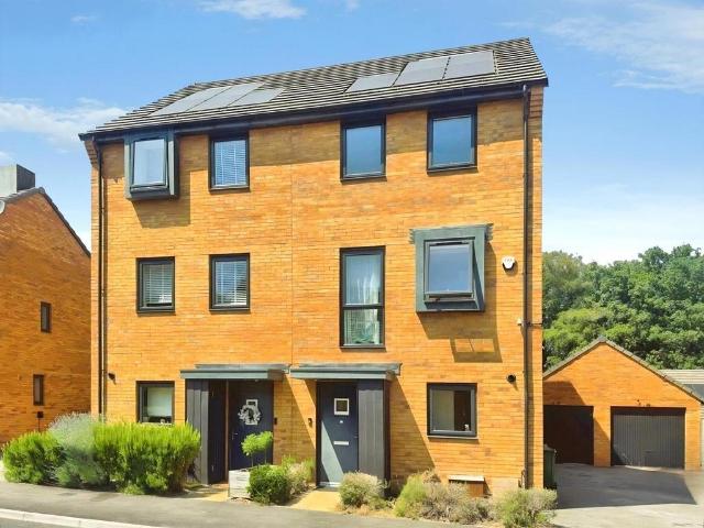 4 bedroom terraced house to rent