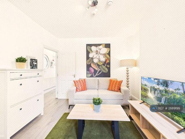 4 bedroom terraced house to rent