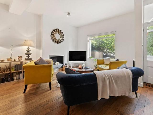4 bedroom terraced house to rent