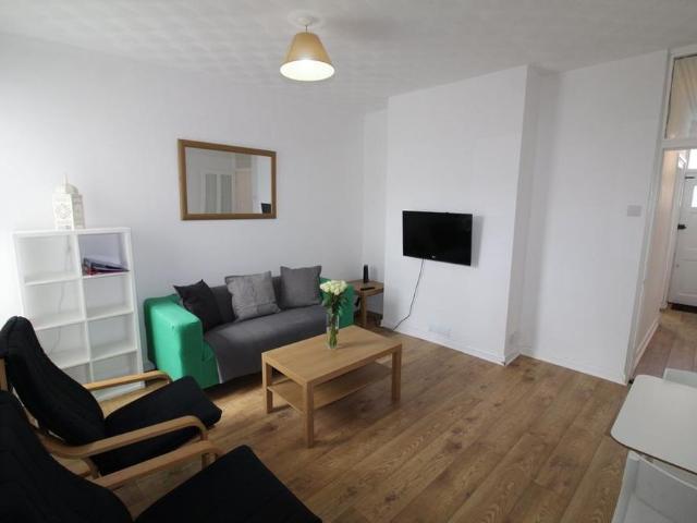 4 bedroom terraced house to rent