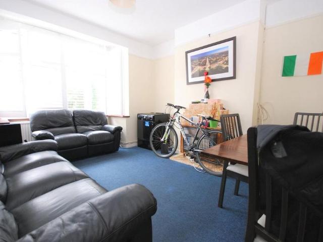 4 bedroom terraced house to rent