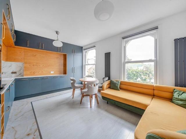 4 bedroom terraced house to rent