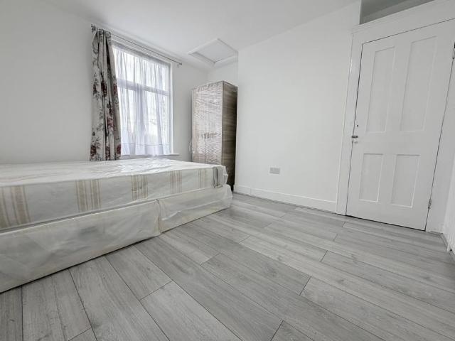4 bedroom terraced house to rent