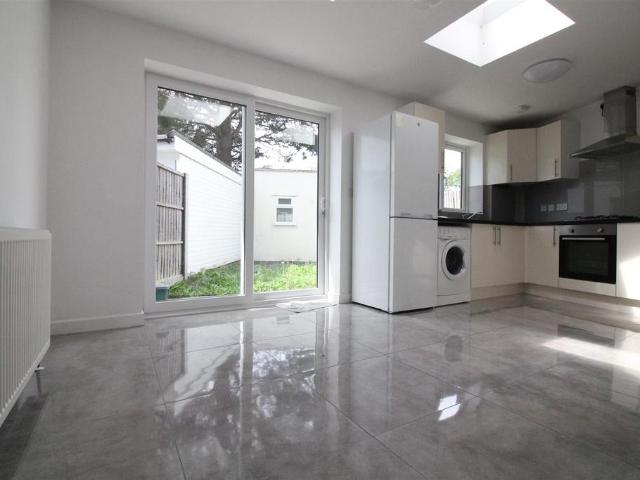 4 bedroom terraced house to rent