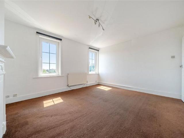 4 bedroom terraced house to rent