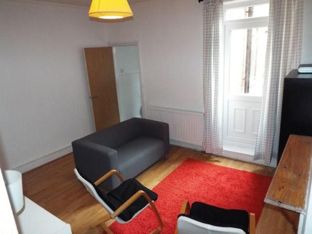 4 bedroom terraced house to rent