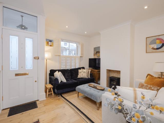 4 bedroom terraced house to rent