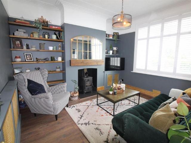 4 bedroom terraced house to rent