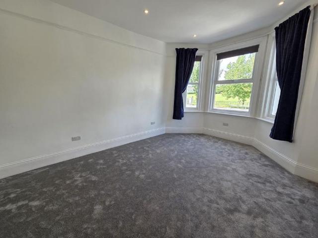 4 bedroom terraced house to rent
