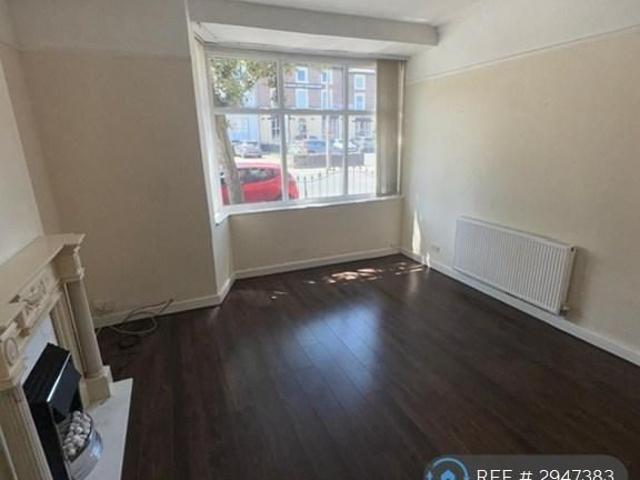 4 bedroom terraced house to rent
